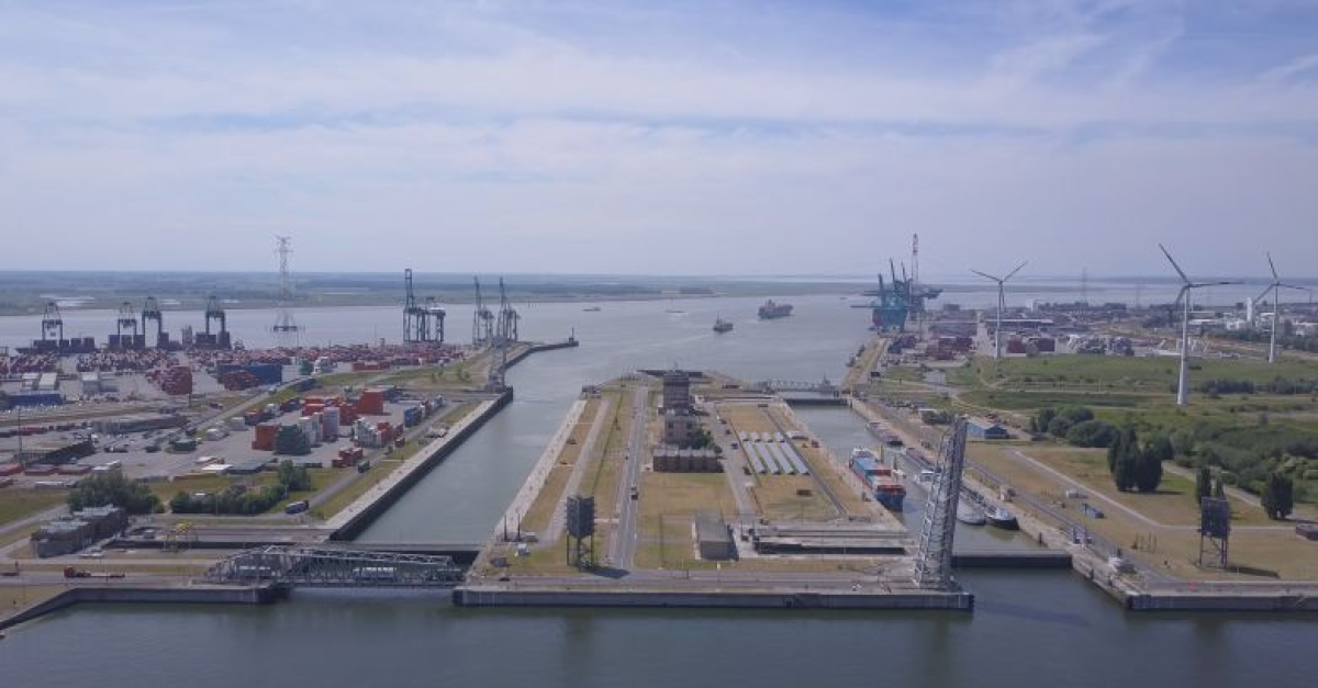 HDD's near locks | Hanab Directional Drilling