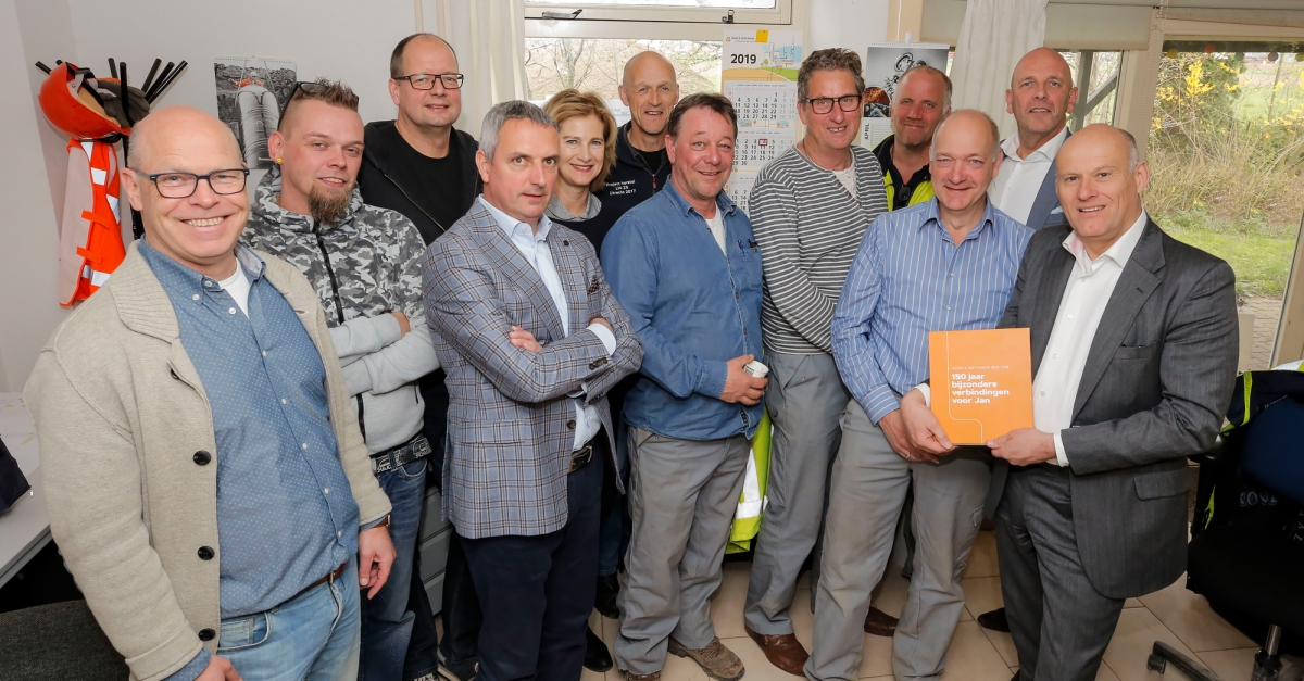 Het boek 150 jaar Bijzondere Verbindingen | Hanab Distribution