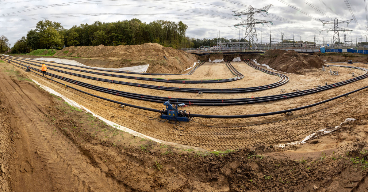 Kabelteam legt indrukwekkend 150 kV kabeltracé Maasbracht | Hanab ...