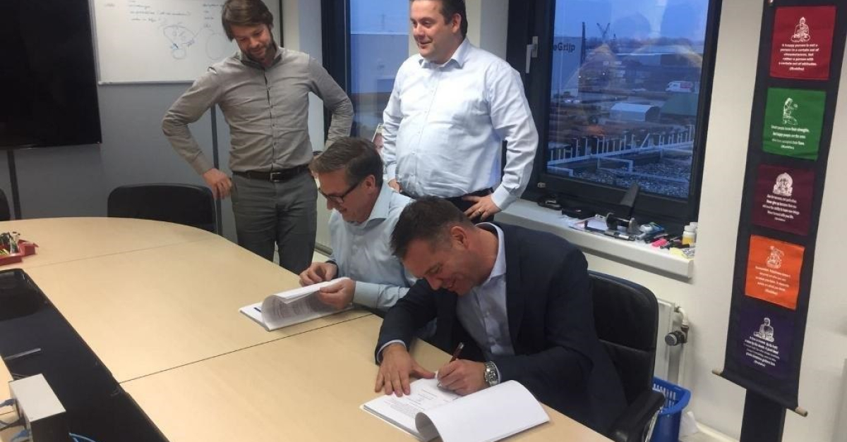 Visser & Smit Hanab Industrie en VARO tekenen contract | Hanab ...