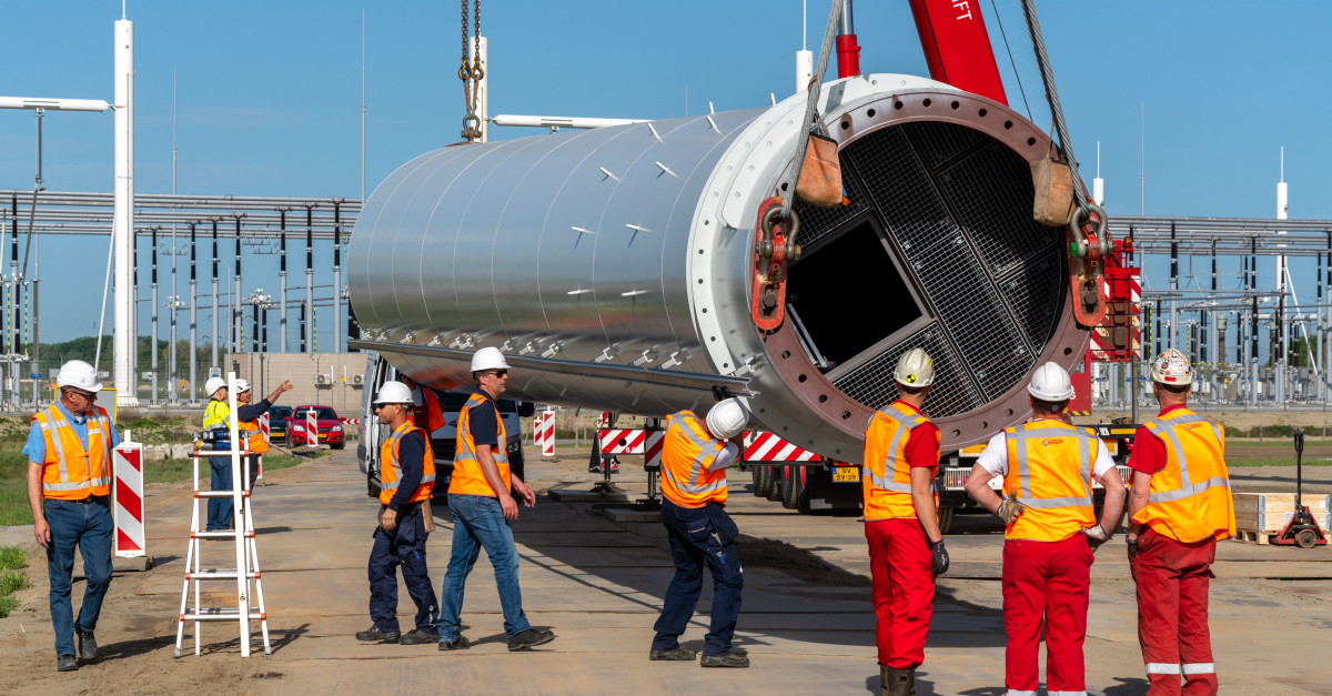 First Wintrack pylon erected in Zeeland | Hanab Telecom Infra